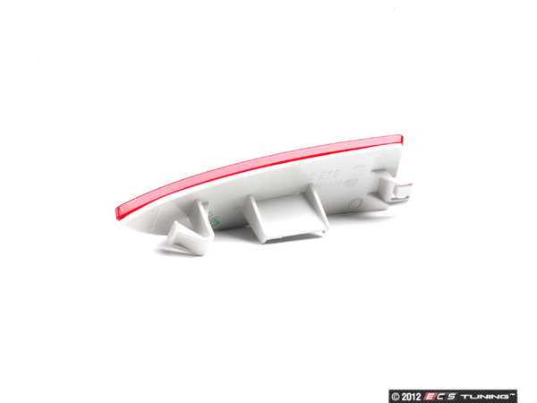 Genuine BMW - 63147162218 - Rear bumper Reflector - Right (63-14-7-162-218)