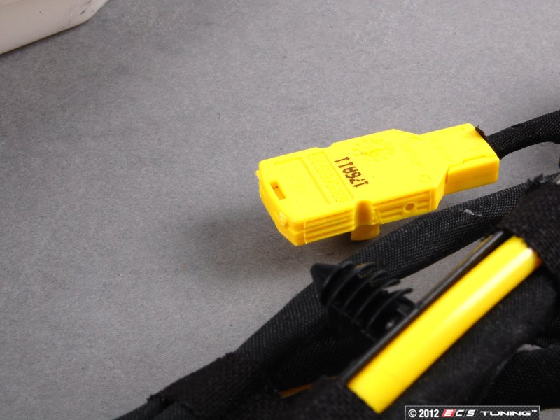 Genuine Mercedes Benz - 2207206935 - Front Door Latch / Lock Assembly