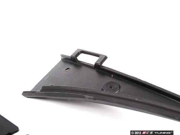 Genuine BMW - 63117162086 - E65 Headlight gasket - right (63-11-7-162-086)