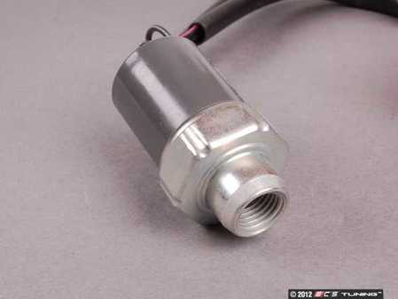 Genuine BMW - 64531390070 - A/C High Side Pressure Switch (64-53-1-390-070)