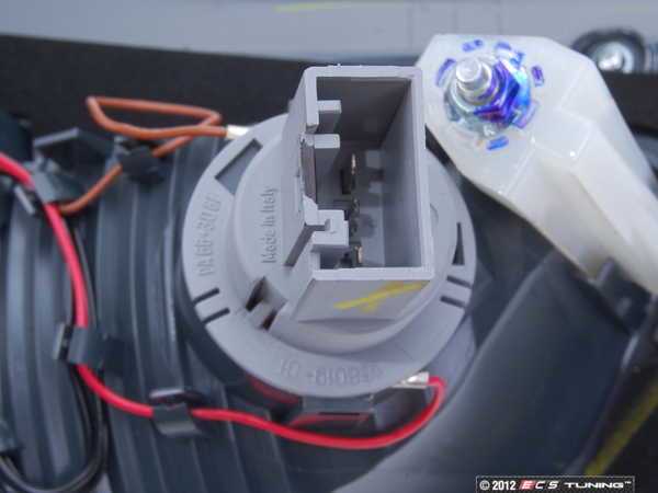 Genuine BMW - 63217295006 - Tail Light - Right (63-21-7-295-006)