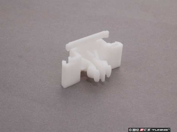 Vaico - 51132251394 - E36 Side Moulding Clip - Priced Each