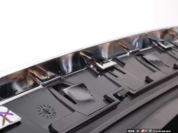 Genuine BMW - 51137157688 - Front grille - right (51-13-7-157-688)