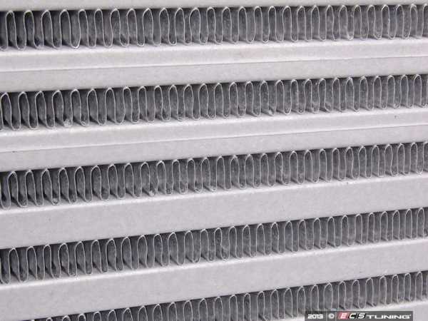 Genuine BMW - 17517809321 - Intercooler (17-51-7-809-321)