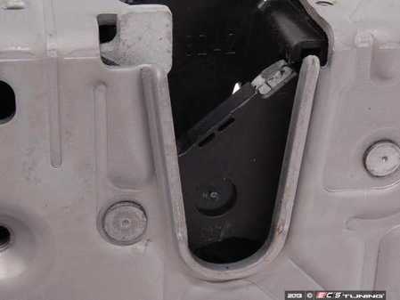 Genuine Mercedes Benz - 2097200135 - Door Latch / Lock Assembly