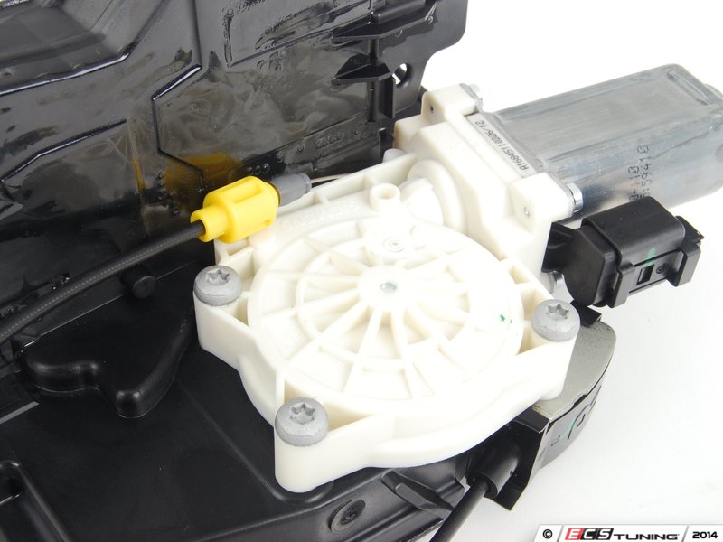 Genuine BMW - 51217202136 - E65 Front Door Lock - Right (51-21-7-202-136)