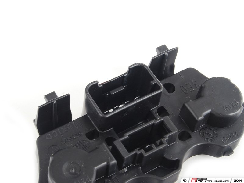 Genuine Volkswagen Audi - 1K5945257 - Outer Tail Light Bulb Socket ...