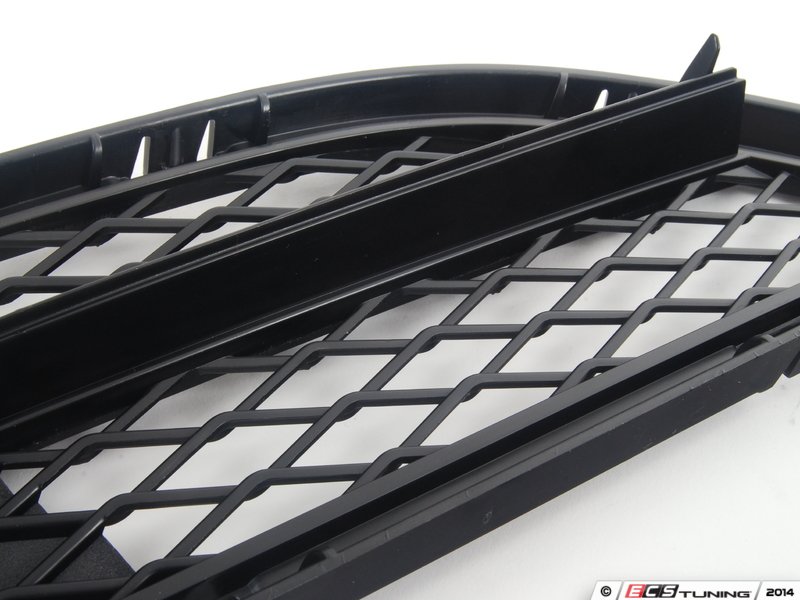 Genuine BMW - 51117198902 - Fog light grill - right (51-11-7-198-902)