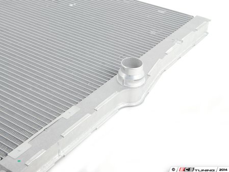 Genuine BMW - 17117576305 - Radiator (17-11-7-576-305)