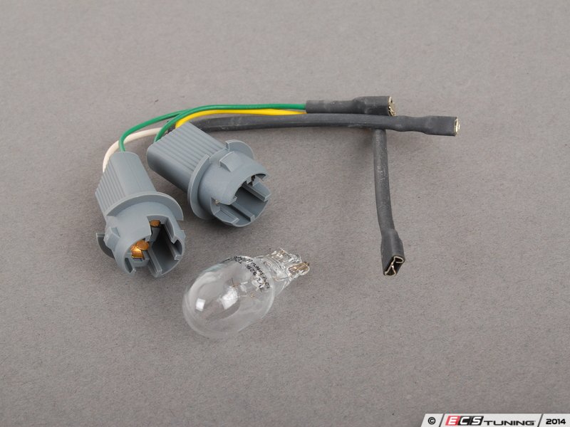 Genuine BMW - 63217258417 - E70 X5 Bulb Socket Assembly with Wires for ...