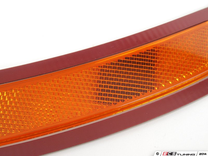 Genuine BMW - 63147848582 - Front side marker - Right (63-14-7-848-582)