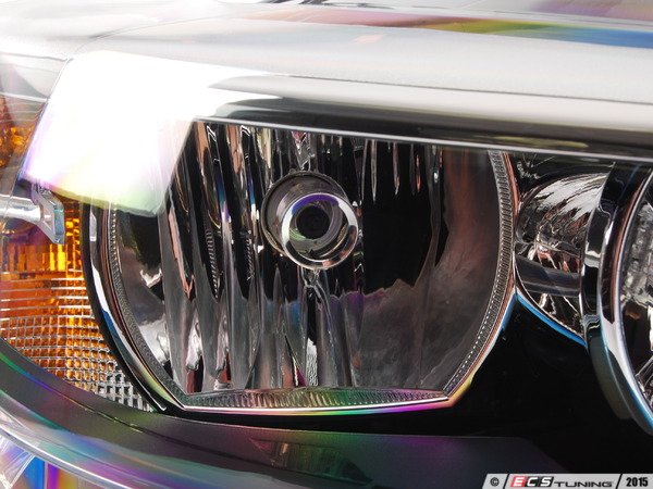 Genuine BMW - 63117304474 - F22 Halogen Headlight - right (63-11-7-304-474)