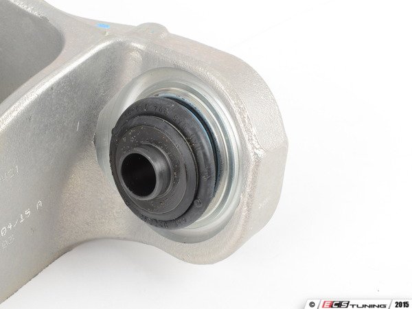 Genuine BMW - 33326879102 - Rear Wheel Bearing Carrier - Right (33-32-6 ...