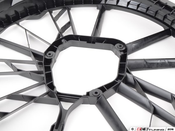 Genuine BMW - 17117557814 - Fan Shroud (17-11-7-557-814)