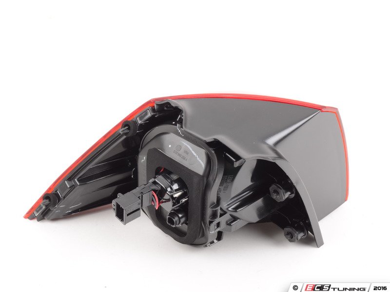 Genuine Volkswagen Audi - 5G0945096N - TAILLIGHT (5G0 945 096 N)