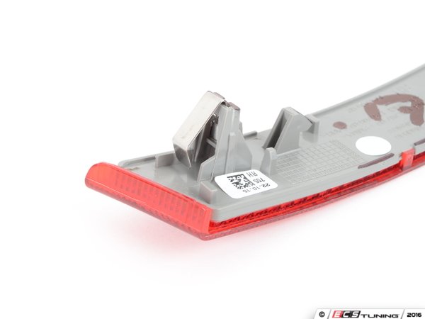 Genuine BMW - 63147217316 - REFLECTOR RIGHT (63-14-7-217-316)