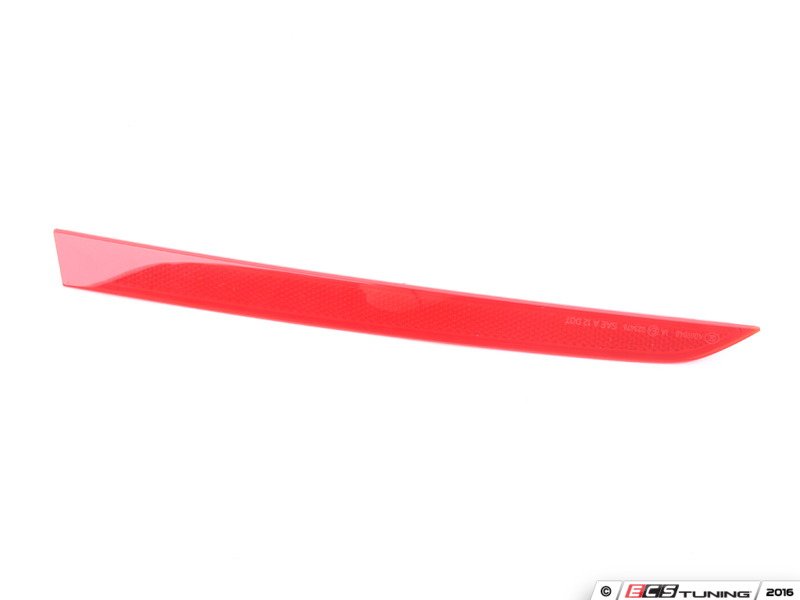 Genuine BMW - 63147847166 - Rear bumper reflector - right (63-14-7-847-166)