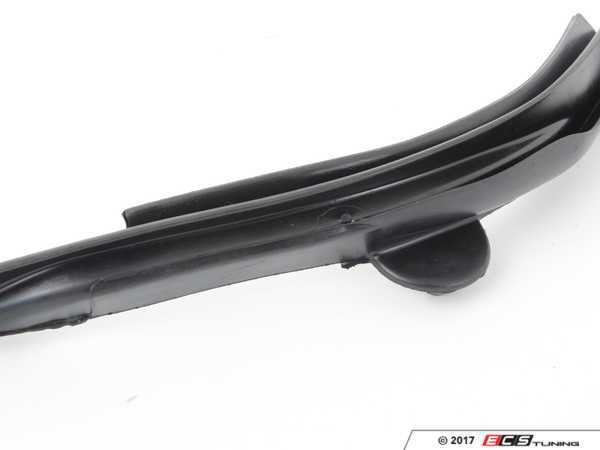 Genuine BMW - 51767185552 - Fender gasket - right (51-76-7-185-552)