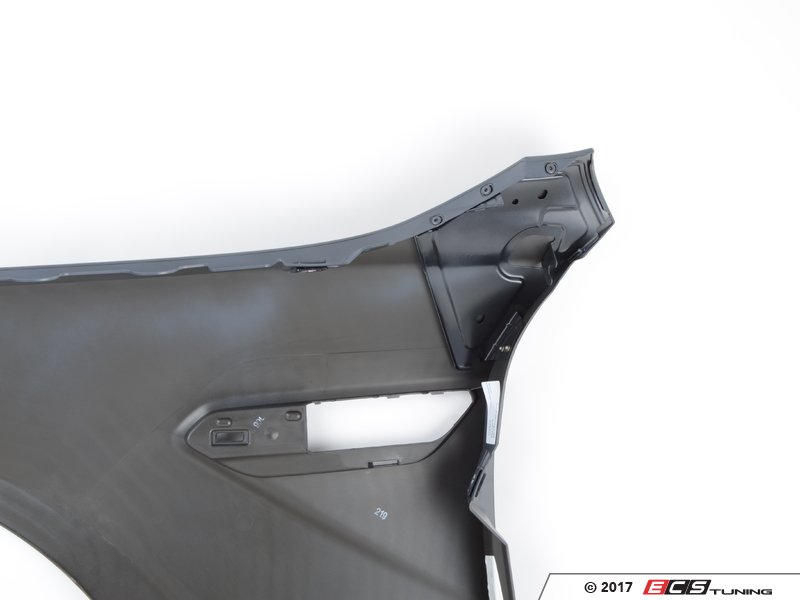 Genuine BMW - 41358052622 - Front Fender - Right (41-35-8-052-622)